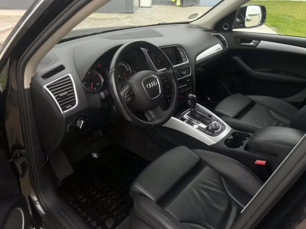 Pelēks Audi Q5 2010 Rīga, ar dzinēja tilpumu 2.00 L un nobraukumu 239 tūkst. km par 6500 €, foto 8 vietnē AUTOMOTO.COM.LV