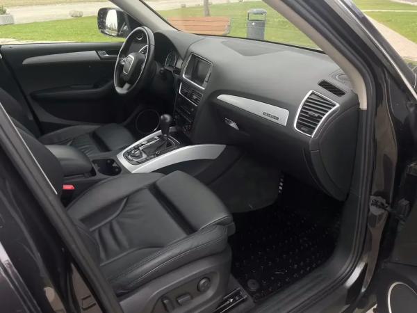 Pelēks Audi Q5 2010 Rīga, ar dzinēja tilpumu 2.00 L un nobraukumu 239 tūkst. km par 6500 €, foto 9 vietnē AUTOMOTO.COM.LV