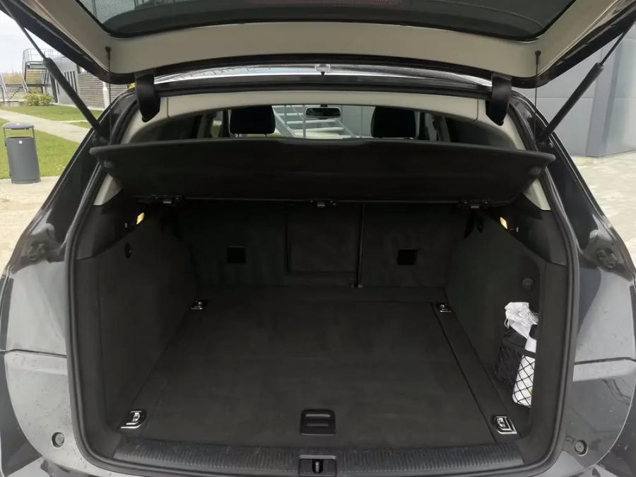 Grey Audi Q5 2010 in Riga, with an engine capacity of 2.00 L and mileage of 239 thousand km for 6500 €, photo 13 on AUTOMOTO.COM.LV