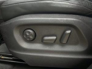 Grey Audi Q5 2010 in Riga, with an engine capacity of 2.00 L and mileage of 239 thousand km for 6500 €, photo 14 on AUTOMOTO.COM.LV