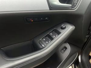 Grey Audi Q5 2010 in Riga, with an engine capacity of 2.00 L and mileage of 239 thousand km for 6500 €, photo 15 on AUTOMOTO.COM.LV
