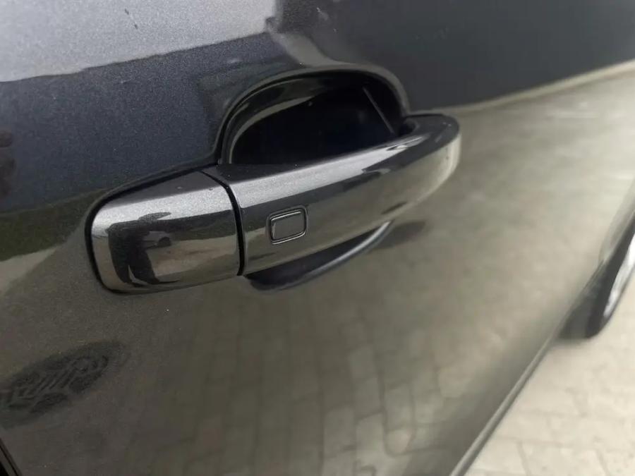 Grey Audi Q5 2010 in Riga, with an engine capacity of 2.00 L and mileage of 239 thousand km for 6500 €, photo 18 on AUTOMOTO.COM.LV