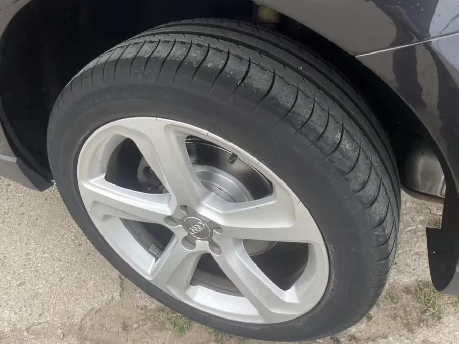 Grey Audi Q5 2010 in Riga, with an engine capacity of 2.00 L and mileage of 239 thousand km for 6500 €, photo 27 on AUTOMOTO.COM.LV