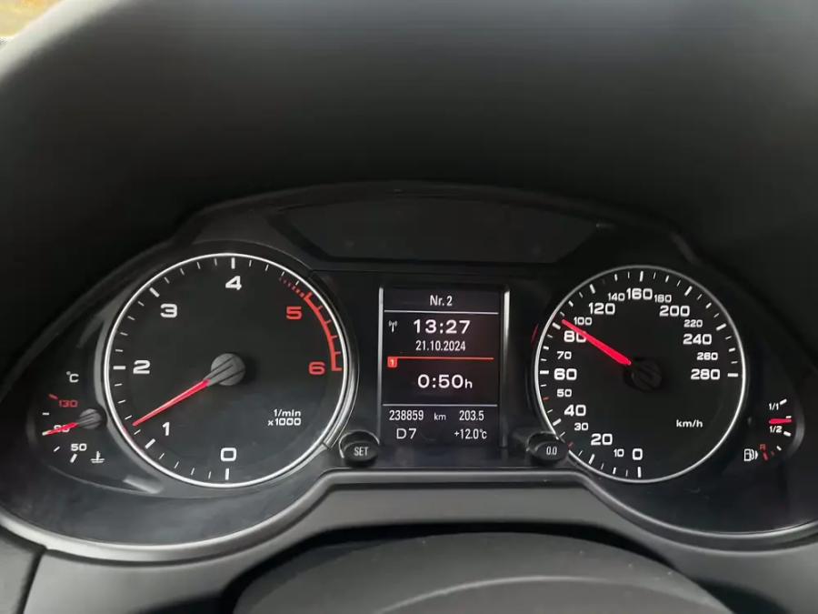 Grey Audi Q5 2010 in Riga, with an engine capacity of 2.00 L and mileage of 239 thousand km for 6500 €, photo 31 on AUTOMOTO.COM.LV