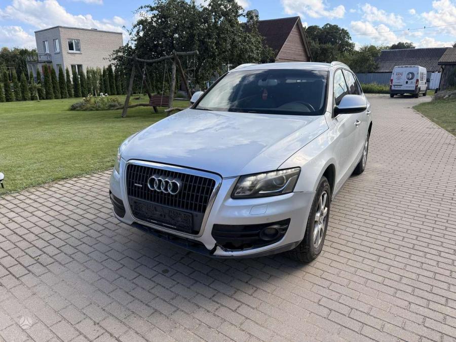 Grey Audi Q5 2010 in Trakai, with an engine capacity of 1.97 L and mileage of 236 thousand km for 4299 €, photo 3 on AUTOMOTO.COM.LV