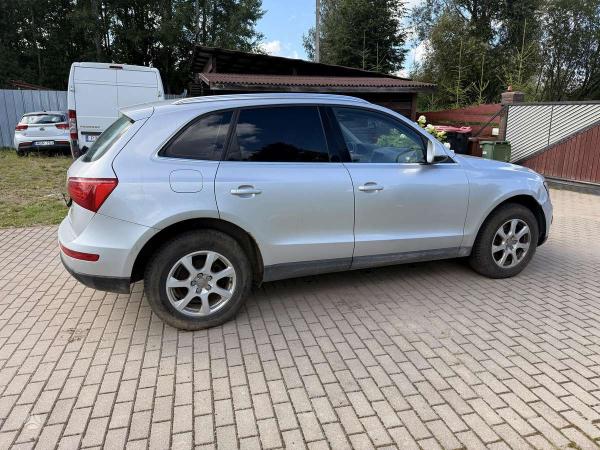 Grey Audi Q5 2010 in Trakai, with an engine capacity of 1.97 L and mileage of 236 thousand km for 4299 €, photo 3 on AUTOMOTO.COM.LV