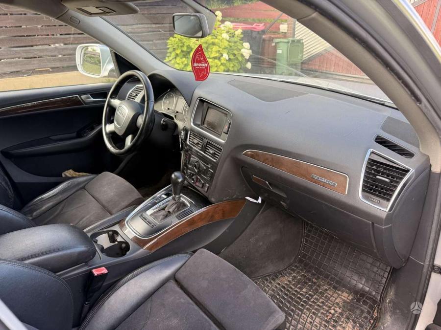 Grey Audi Q5 2010 in Trakai, with an engine capacity of 1.97 L and mileage of 236 thousand km for 4299 €, photo 9 on AUTOMOTO.COM.LV