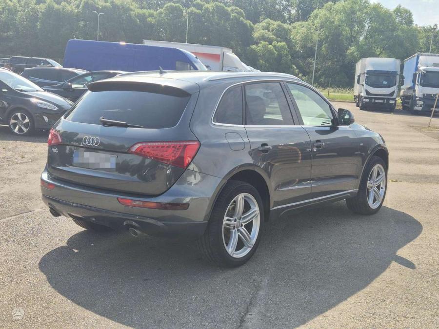 Grey Audi Q5 2010 in Taurage, with an engine capacity of 2.97 L and mileage of 327 thousand km for 7200 €, photo 6 on AUTOMOTO.COM.LV
