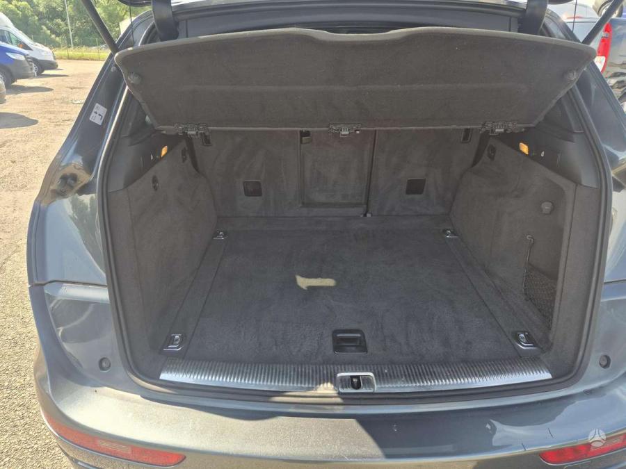 Grey Audi Q5 2010 in Taurage, with an engine capacity of 2.97 L and mileage of 327 thousand km for 7200 €, photo 10 on AUTOMOTO.COM.LV