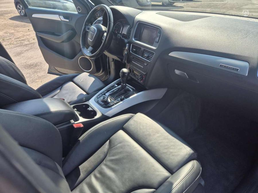 Grey Audi Q5 2010 in Taurage, with an engine capacity of 2.97 L and mileage of 327 thousand km for 7200 €, photo 14 on AUTOMOTO.COM.LV