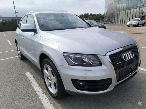 Grey Audi Q5 2010 in Siauliai, with an engine capacity of 1.97 L and mileage of 273 thousand km for 9800 €, photo 1 on AUTOMOTO.COM.LV