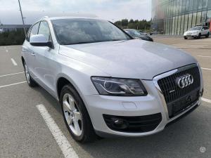 Pelēks Audi Q5 2010 Šauļi, ar dzinēja tilpumu 1.97 L un nobraukumu 273 tūkst. km par 9800 €, foto  vietnē AUTOMOTO.COM.LV