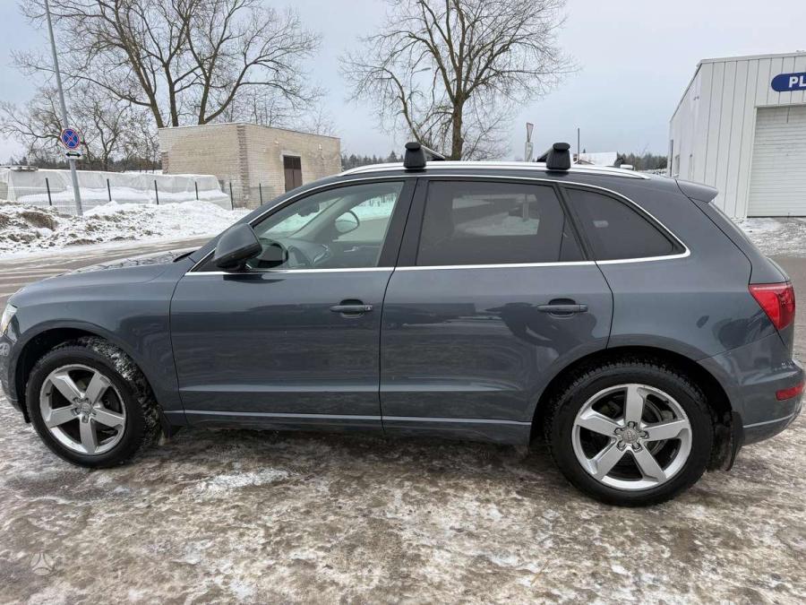 Grey Audi Q5 2010 in Vilnius, with an engine capacity of 3.20 L and mileage of 302 thousand km for 7200 €, photo 1 on AUTOMOTO.COM.LV