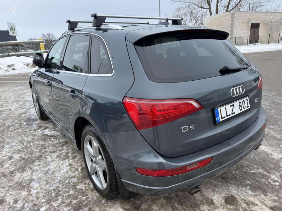 Grey Audi Q5 2010 in Vilnius, with an engine capacity of 3.20 L and mileage of 302 thousand km for 7200 €, photo 3 on AUTOMOTO.COM.LV