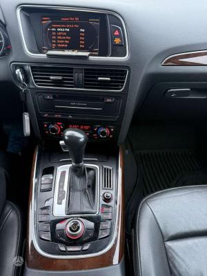 Grey Audi Q5 2010 in Vilnius, with an engine capacity of 3.20 L and mileage of 302 thousand km for 7200 €, photo 15 on AUTOMOTO.COM.LV