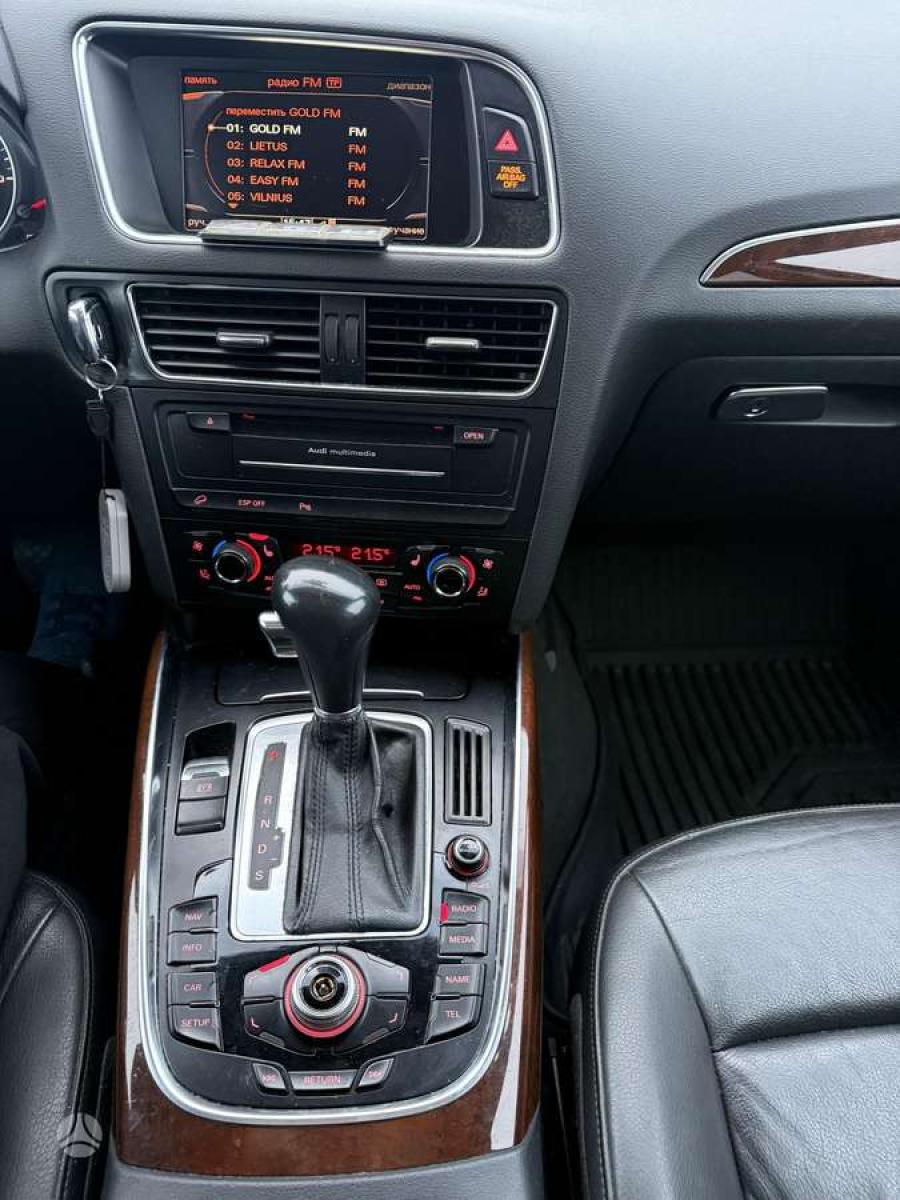 Grey Audi Q5 2010 in Vilnius, with an engine capacity of 3.20 L and mileage of 302 thousand km for 7200 €, photo 15 on AUTOMOTO.COM.LV