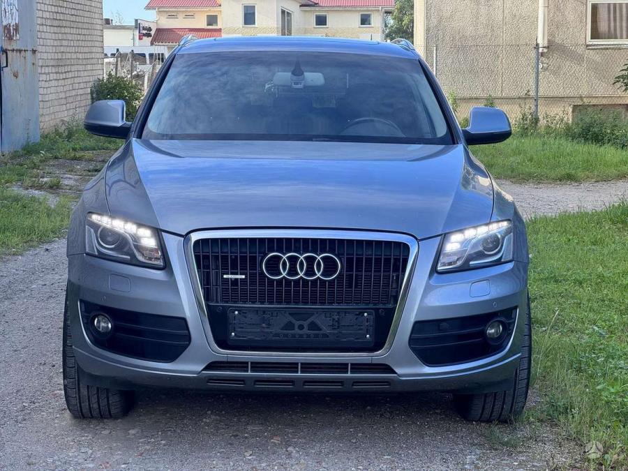 Grey Audi Q5 2010 in Kretinga, with an engine capacity of 2.97 L and mileage of 260 thousand km for 9350 €, photo 3 on AUTOMOTO.COM.LV