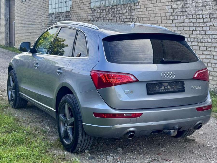Grey Audi Q5 2010 in Kretinga, with an engine capacity of 2.97 L and mileage of 260 thousand km for 9350 €, photo 8 on AUTOMOTO.COM.LV