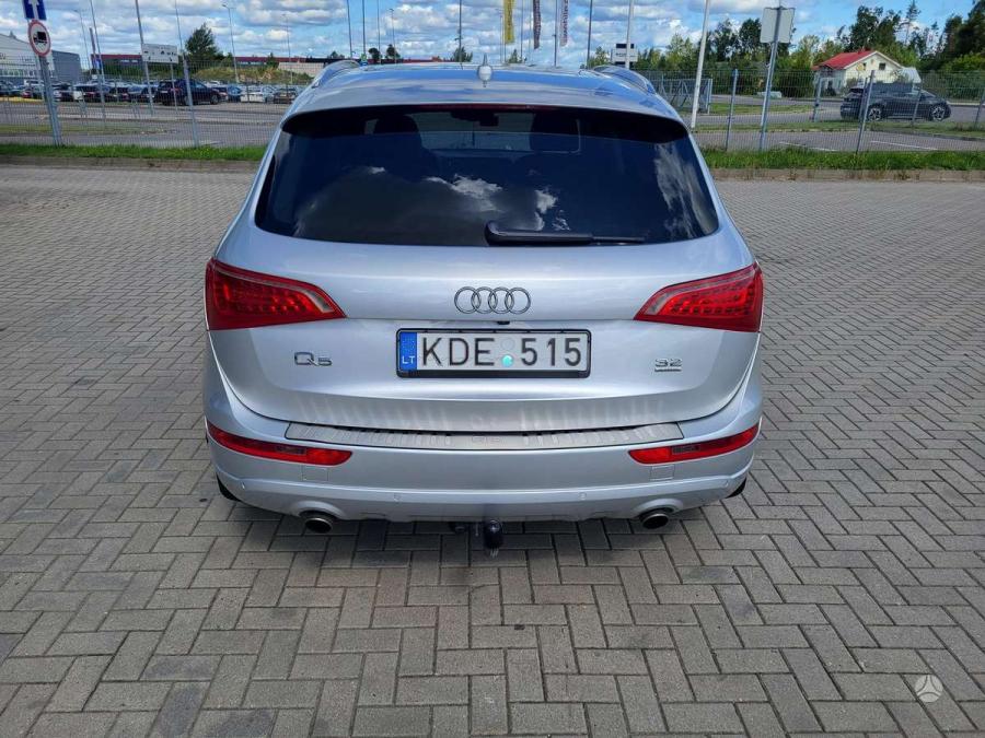 Grey Audi Q5 2010 in Vilnius, with an engine capacity of 3.20 L and mileage of 273 thousand km for 6400 €, photo 1 on AUTOMOTO.COM.LV