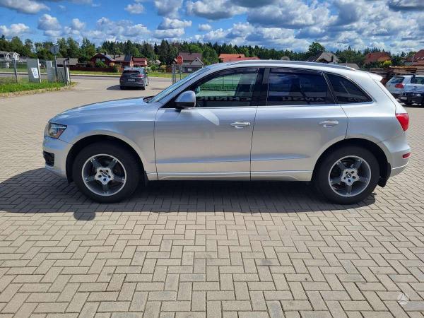 Grey Audi Q5 2010 in Vilnius, with an engine capacity of 3.20 L and mileage of 273 thousand km for 6400 €, photo 5 on AUTOMOTO.COM.LV