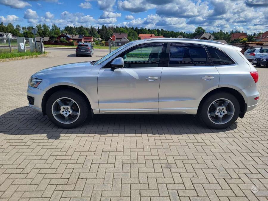 Grey Audi Q5 2010 in Vilnius, with an engine capacity of 3.20 L and mileage of 273 thousand km for 6400 €, photo 5 on AUTOMOTO.COM.LV