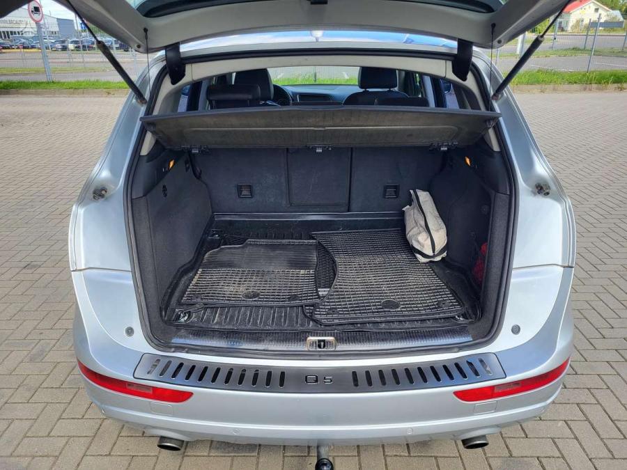 Grey Audi Q5 2010 in Vilnius, with an engine capacity of 3.20 L and mileage of 273 thousand km for 6400 €, photo 9 on AUTOMOTO.COM.LV