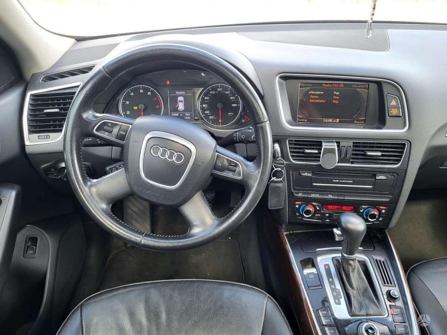 Grey Audi Q5 2010 in Vilnius, with an engine capacity of 3.20 L and mileage of 273 thousand km for 6400 €, photo 12 on AUTOMOTO.COM.LV