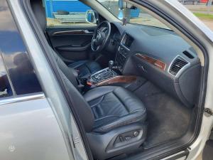Grey Audi Q5 2010 in Vilnius, with an engine capacity of 3.20 L and mileage of 273 thousand km for 6400 €, photo 14 on AUTOMOTO.COM.LV
