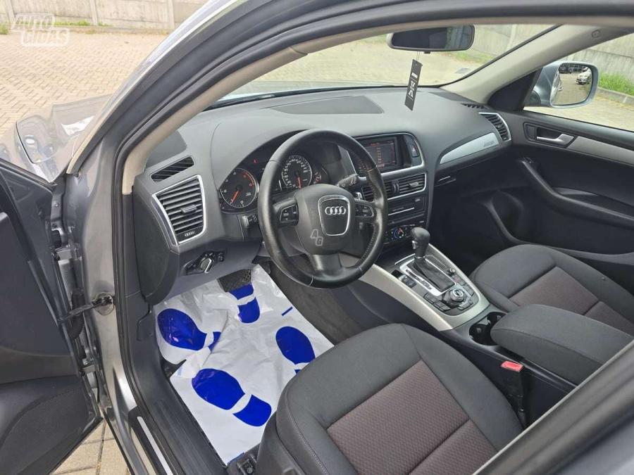 Grey Audi Q5 2010 in Taurage, with an engine capacity of 2.00 L and mileage of 208 thousand km for 8900 €, photo 15 on AUTOMOTO.COM.LV