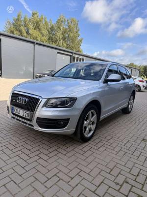 Pelēks Audi Q5 2010 Kauņa, ar dzinēja tilpumu 1.97 L un nobraukumu 350 tūkst. km par 9700 €, foto  vietnē AUTOMOTO.COM.LV