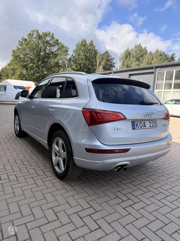 Grey Audi Q5 2010 in Kaunas, with an engine capacity of 1.97 L and mileage of 350 thousand km for 9700 €, photo 4 on AUTOMOTO.COM.LV