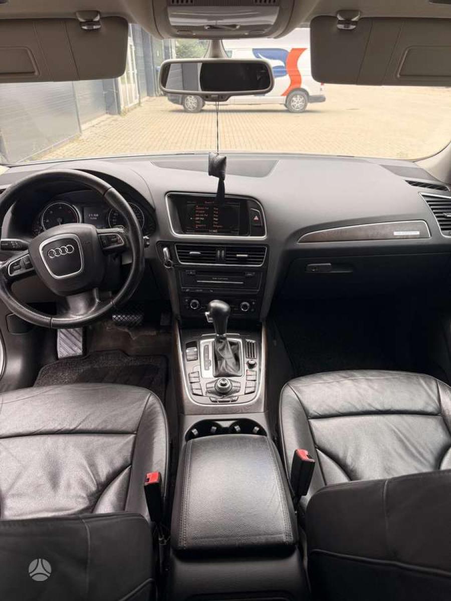 Grey Audi Q5 2010 in Kaunas, with an engine capacity of 1.97 L and mileage of 350 thousand km for 9700 €, photo 6 on AUTOMOTO.COM.LV