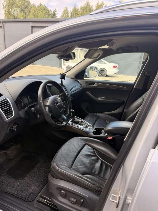 Grey Audi Q5 2010 in Kaunas, with an engine capacity of 1.97 L and mileage of 350 thousand km for 9700 €, photo 8 on AUTOMOTO.COM.LV