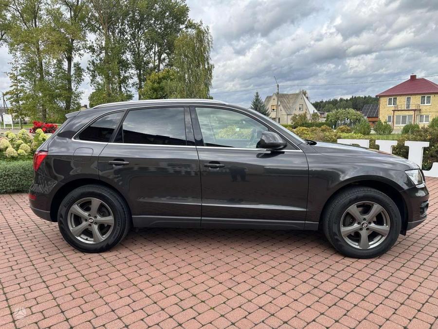 Pelēks Audi Q5 2010 Kelmė, ar dzinēja tilpumu 1.97 L un nobraukumu 262 tūkst. km par 9000 €, foto 5 vietnē AUTOMOTO.COM.LV