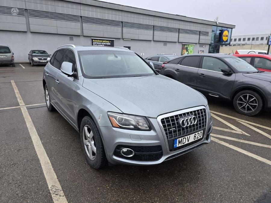Pelēks Audi Q5 2011 Viļņa, ar dzinēja tilpumu 3.20 L un nobraukumu 141 tūkst. km par 9999 €, foto 3 vietnē AUTOMOTO.COM.LV