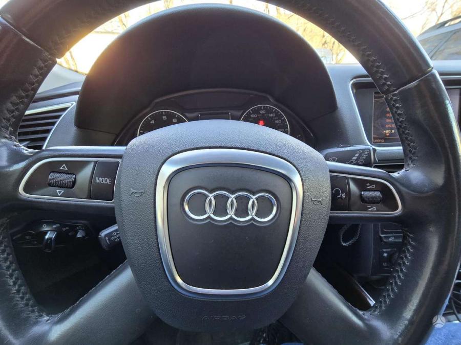 Pelēks Audi Q5 2011 Viļņa, ar dzinēja tilpumu 3.20 L un nobraukumu 141 tūkst. km par 9999 €, foto 10 vietnē AUTOMOTO.COM.LV