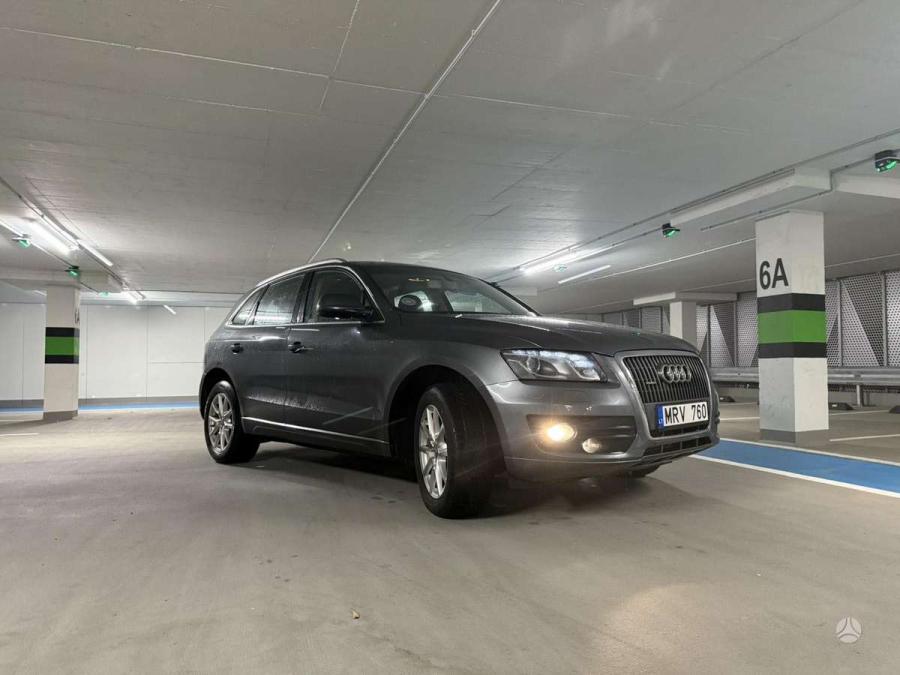 Grey Audi Q5 2011 in Vilnius, with an engine capacity of 1.98 L and mileage of 134 thousand km for 10000 €, photo 2 on AUTOMOTO.COM.LV