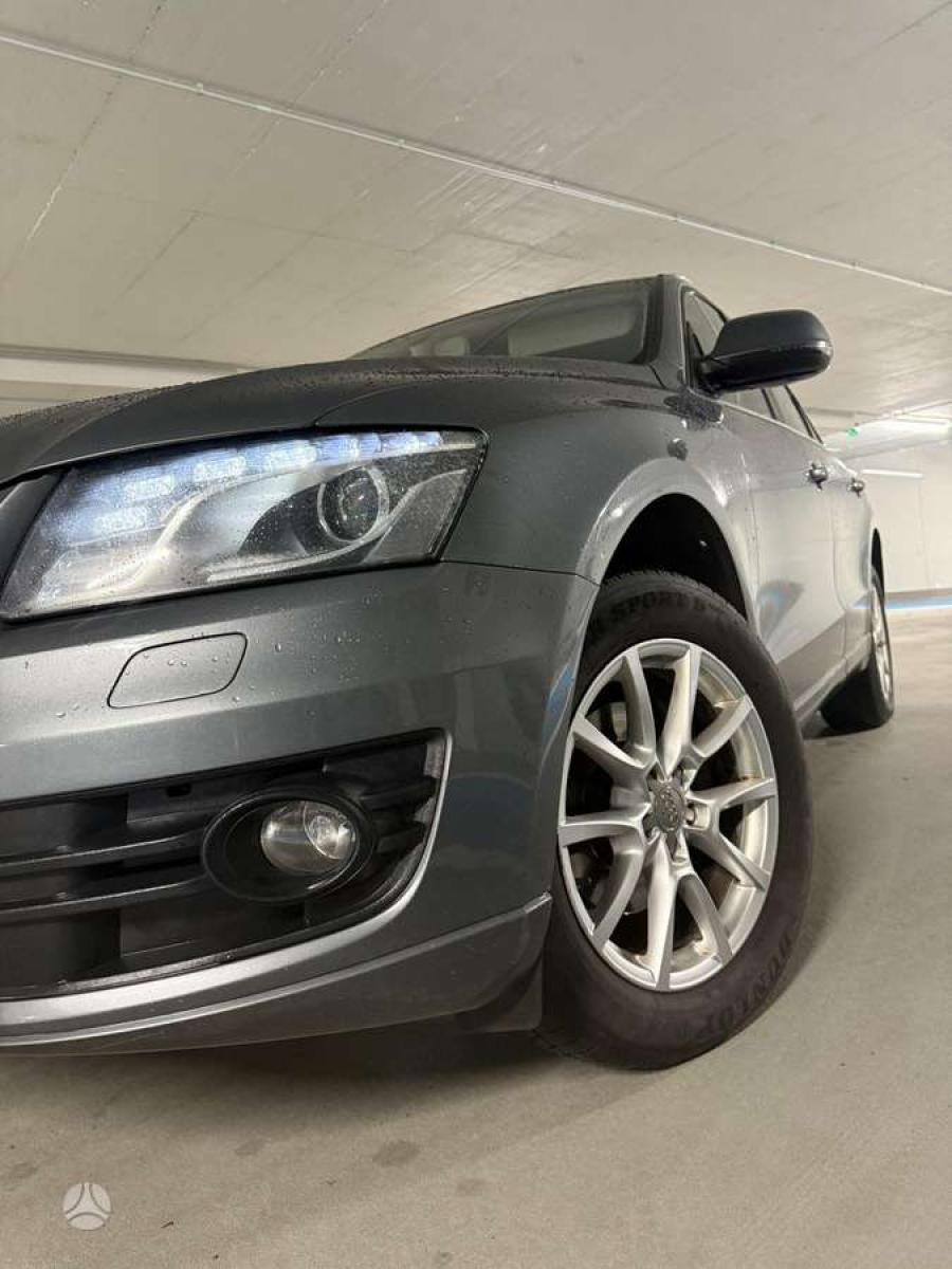 Grey Audi Q5 2011 in Vilnius, with an engine capacity of 1.98 L and mileage of 134 thousand km for 10000 €, photo 5 on AUTOMOTO.COM.LV