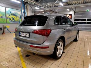 Grey Audi Q5 2011 in Vilnius, with an engine capacity of 2.00 L and mileage of 302 thousand km for 4800 €, photo 4 on AUTOMOTO.COM.LV