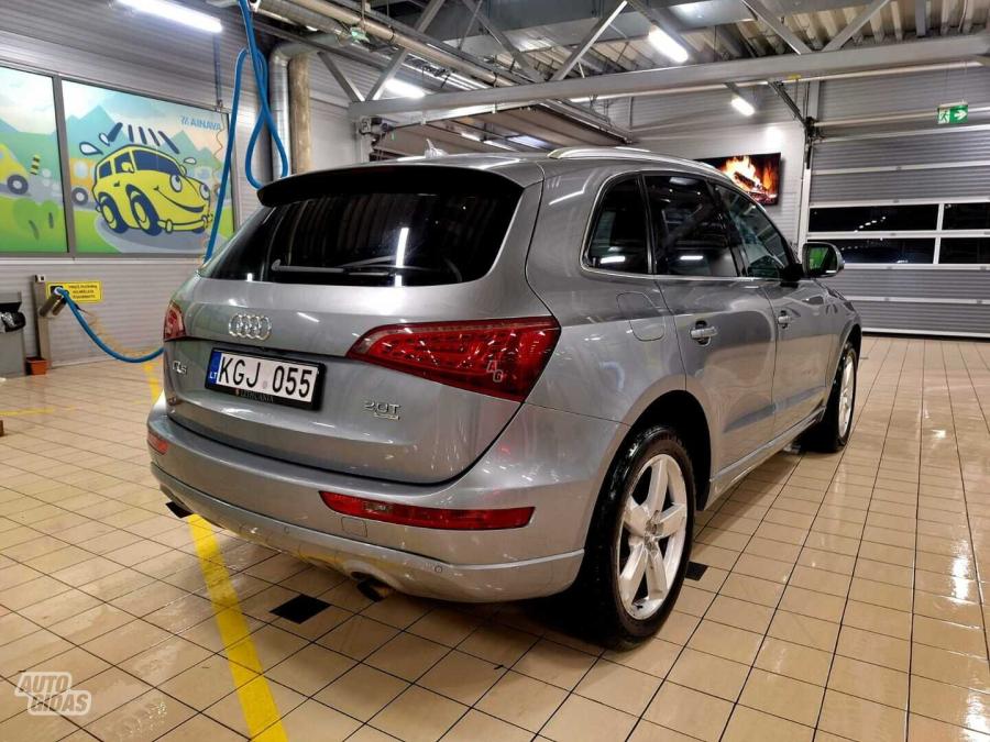 Grey Audi Q5 2011 in Vilnius, with an engine capacity of 2.00 L and mileage of 302 thousand km for 4800 €, photo 4 on AUTOMOTO.COM.LV