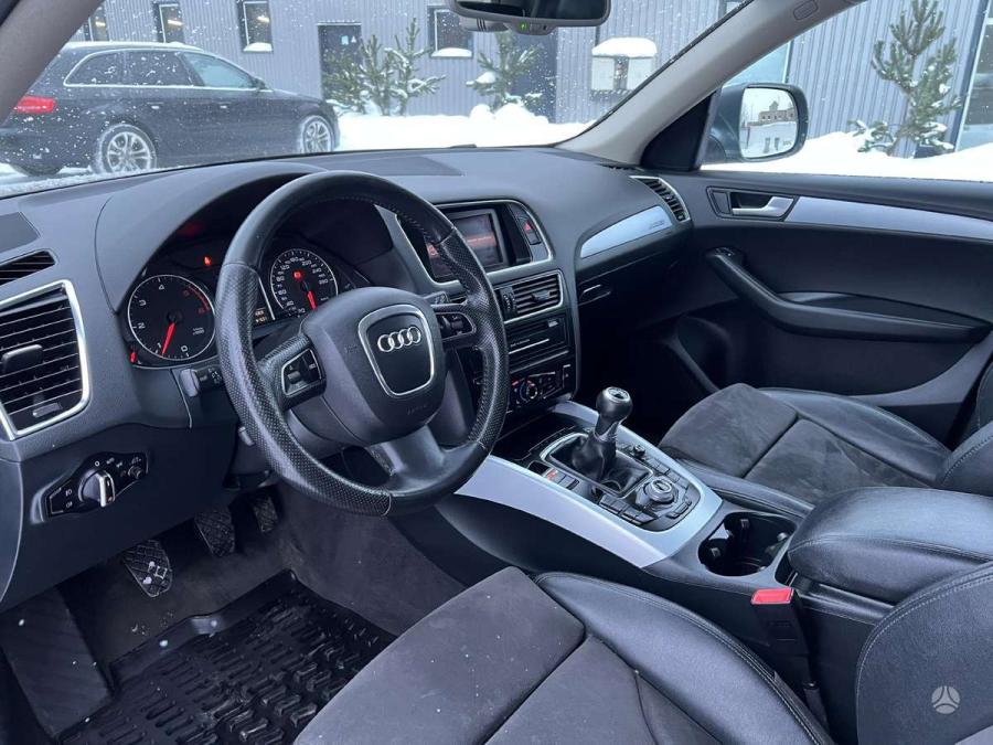 Grey Audi Q5 2011 in Telschi, with an engine capacity of 1.97 L and mileage of 280 thousand km for 7900 €, photo 10 on AUTOMOTO.COM.LV