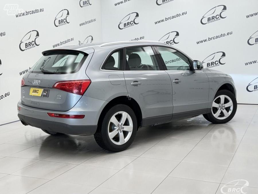 Grey Audi Q5 2011 in Avizieniai, with an engine capacity of 2.00 L and mileage of 329 thousand km for 7950 €, photo 2 on AUTOMOTO.COM.LV