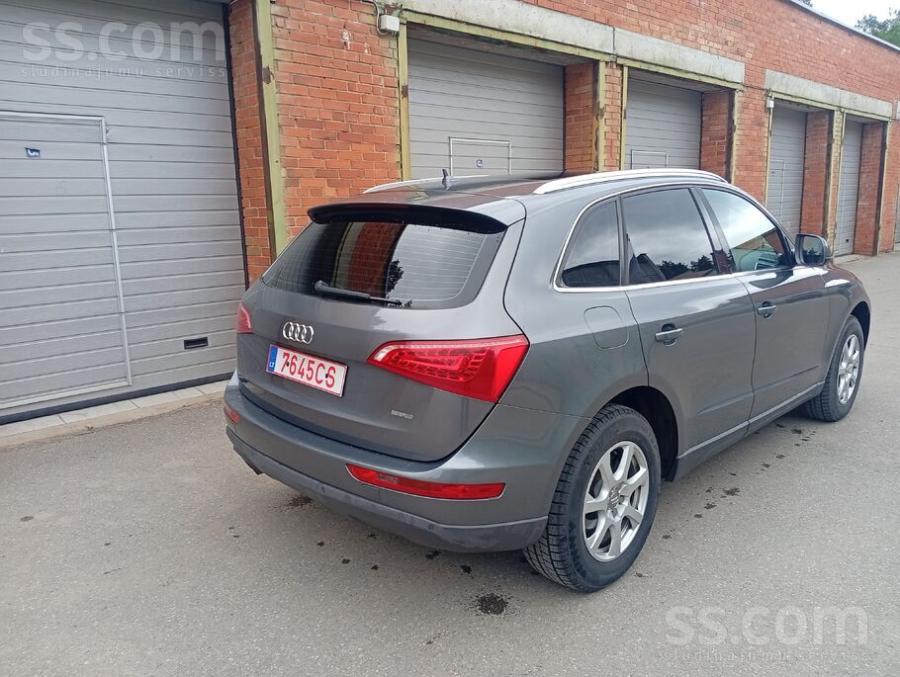 Grey Audi Q5 2011 in Vilnius, with an engine capacity of 2.00 L and mileage of 350 thousand km for 7800 €, photo 4 on AUTOMOTO.COM.LV
