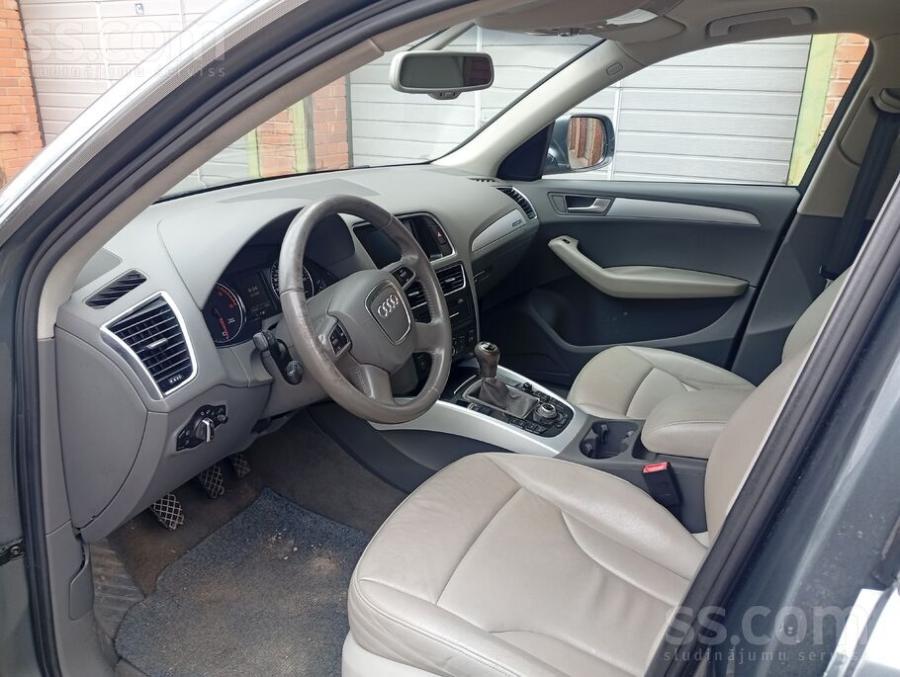 Grey Audi Q5 2011 in Vilnius, with an engine capacity of 2.00 L and mileage of 350 thousand km for 7800 €, photo 8 on AUTOMOTO.COM.LV