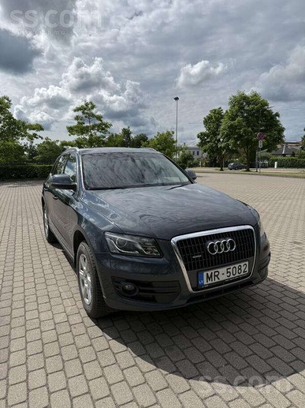 Pelēks Audi Q5 2011 Jelgava, ar dzinēja tilpumu 2.00 L un nobraukumu 281 tūkst. km par 8000 €, foto 1 vietnē AUTOMOTO.COM.LV