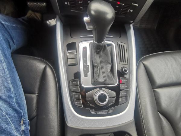Grey Audi Q5 2011 in Riga, with an engine capacity of 3.00 L and mileage of 189 thousand km for 11400 €, photo 10 on AUTOMOTO.COM.LV