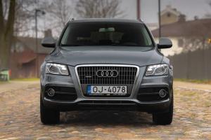 Grey Audi Q5 2011 in Jelgava, with an engine capacity of 2.00 L and mileage of 263 thousand km for 10900 €, photo 4 on AUTOMOTO.COM.LV