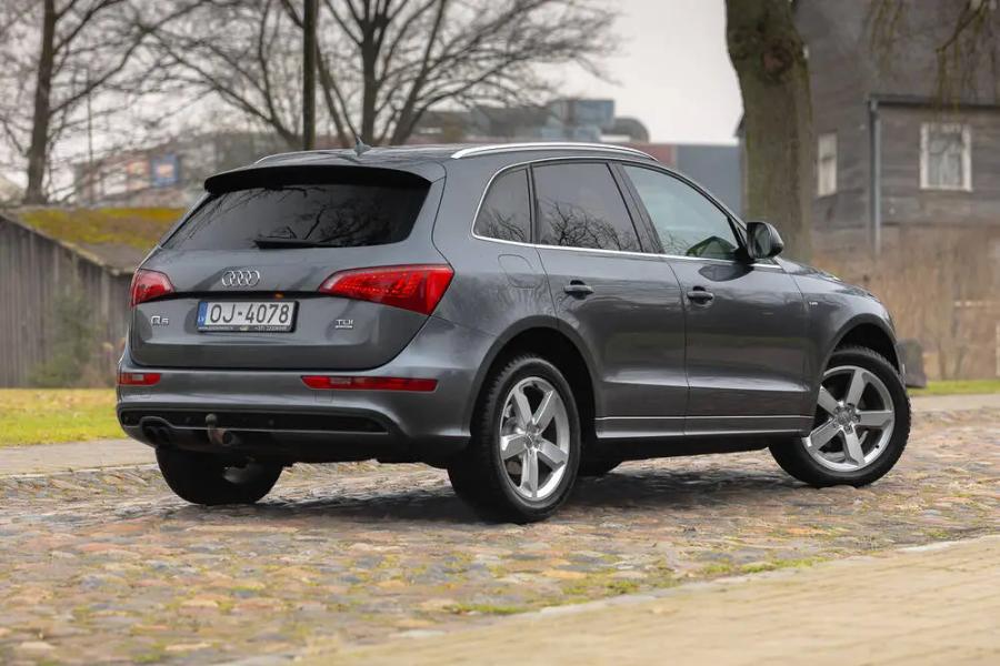 Grey Audi Q5 2011 in Jelgava, with an engine capacity of 2.00 L and mileage of 263 thousand km for 10900 €, photo 6 on AUTOMOTO.COM.LV