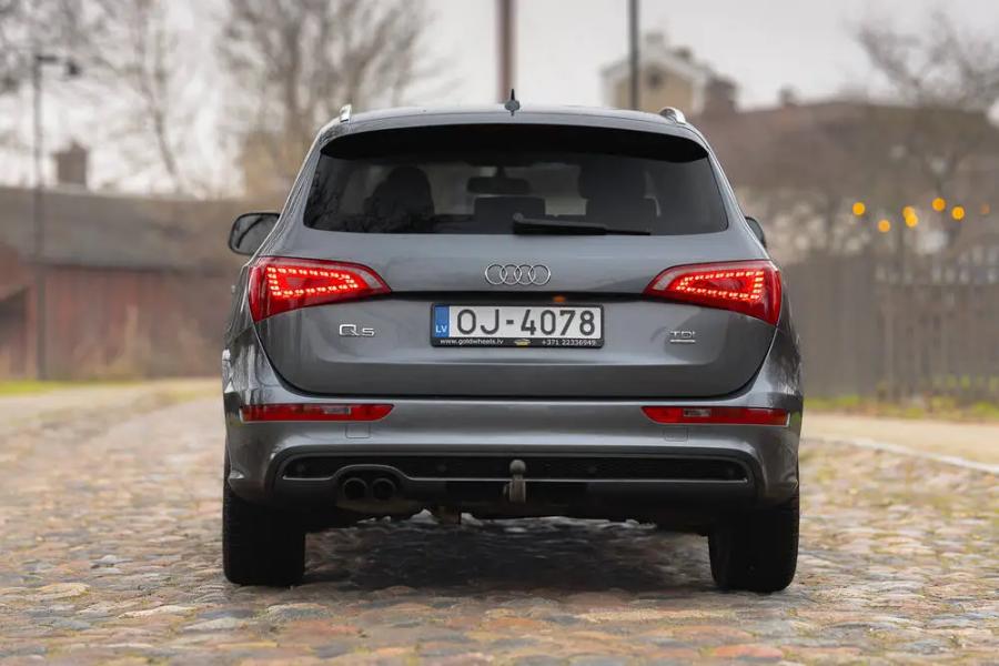 Grey Audi Q5 2011 in Jelgava, with an engine capacity of 2.00 L and mileage of 263 thousand km for 10900 €, photo 7 on AUTOMOTO.COM.LV