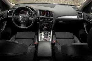 Grey Audi Q5 2011 in Jelgava, with an engine capacity of 2.00 L and mileage of 263 thousand km for 10900 €, photo 9 on AUTOMOTO.COM.LV